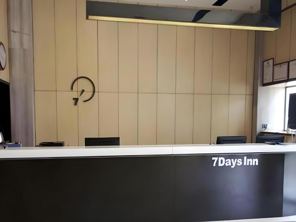 7 Days Inn Luzhou Commercial Pedestrian Street Center, Luzhou ...