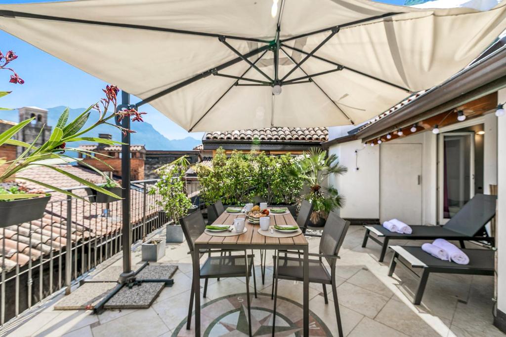 Riva's Rooftop Retreat - Happy Rentals, Riva del Garda (updated prices ...