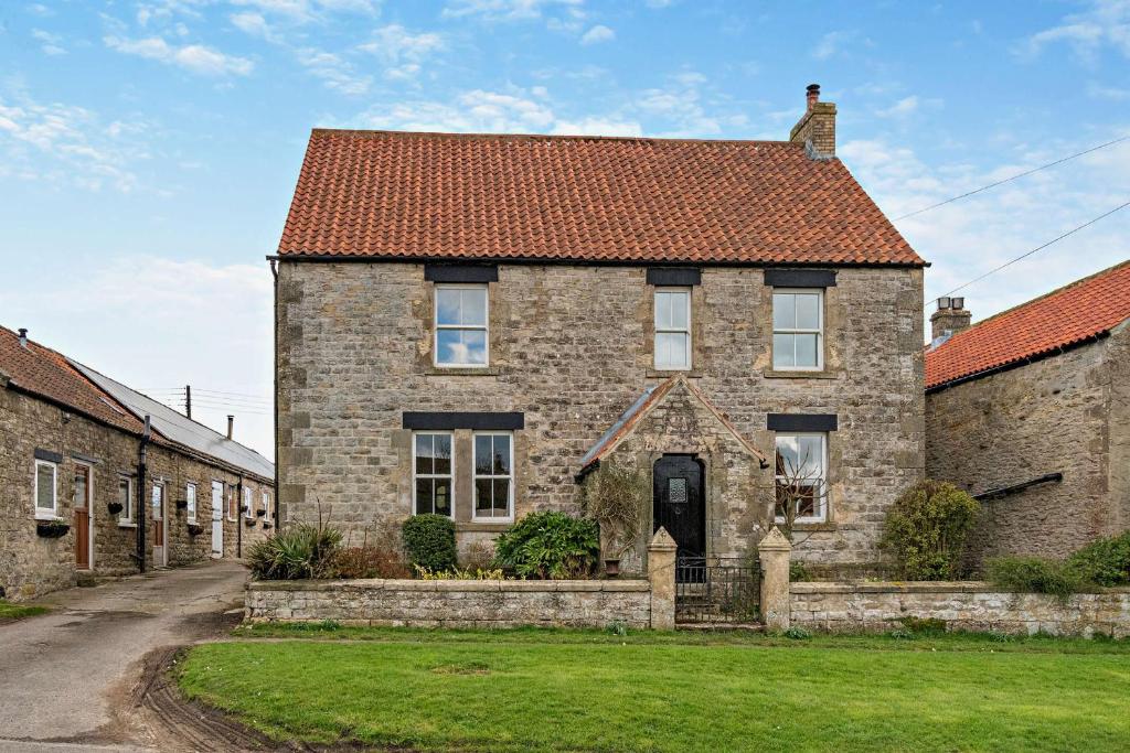 Mel House, Newton (updated prices 2026)