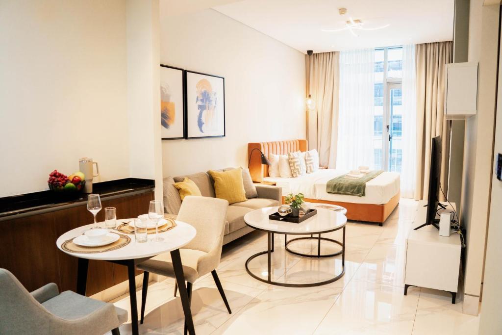 Luxury Studio l Rooftop Pool & Gym Access, Dubai (updated prices 2026)