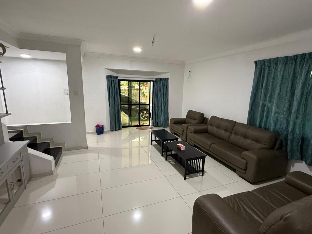 Pretty's home, Ranau (updated prices 2025)