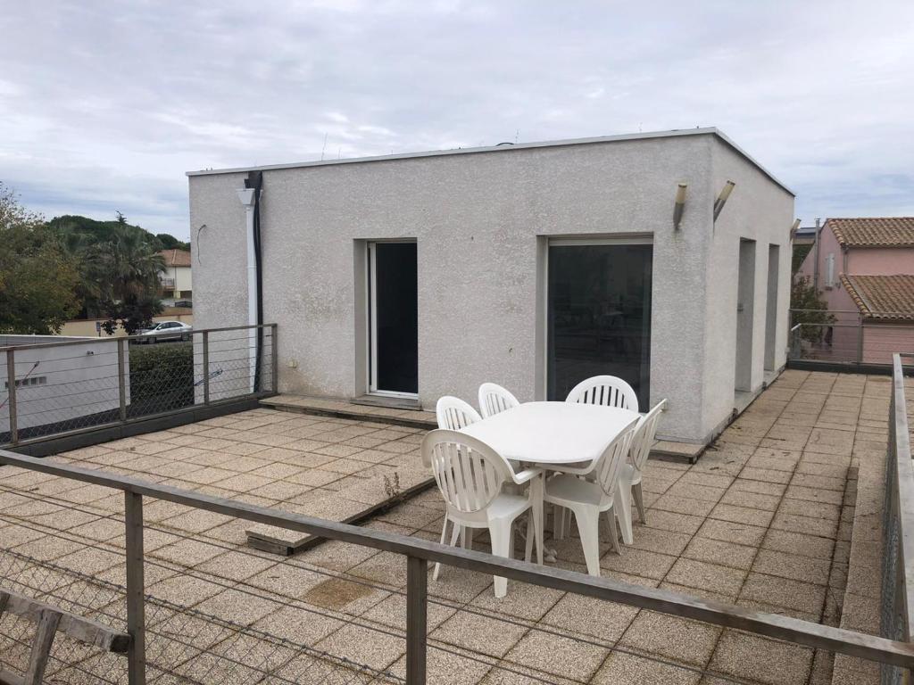 Pérols Centre, Studio unique au dessus de notre maison avec grande ...