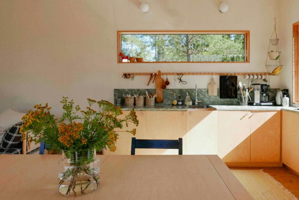 Hand-Built Cabin By The Sörmland Hiking Trail, Nävekvarn (updated ...