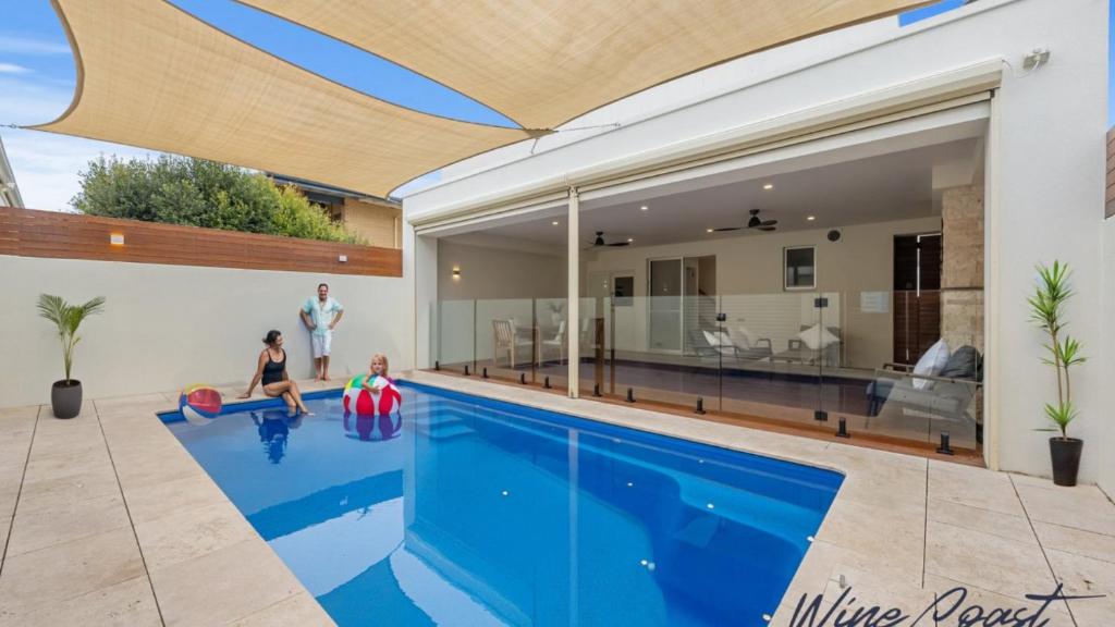 Splendour By The Sea By Wine Coast Holidays, Christies Beach की (2026 ...