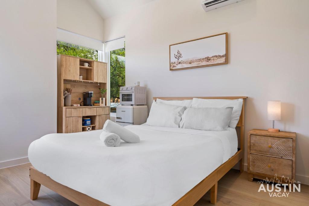 1BA East ATX StudioTX w Kitchenette Deck near UT and Lady Bird by ...