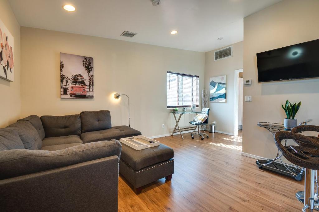 6 Mi to Griffith Park Apt in Los Angeles with Yard!, Los Angeles ...