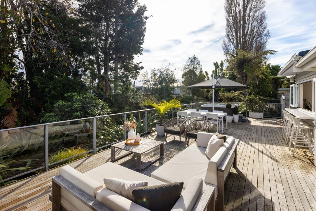 Stylish Gully Retreat with Spa and Office, Hamilton (tarifs actualisés ...