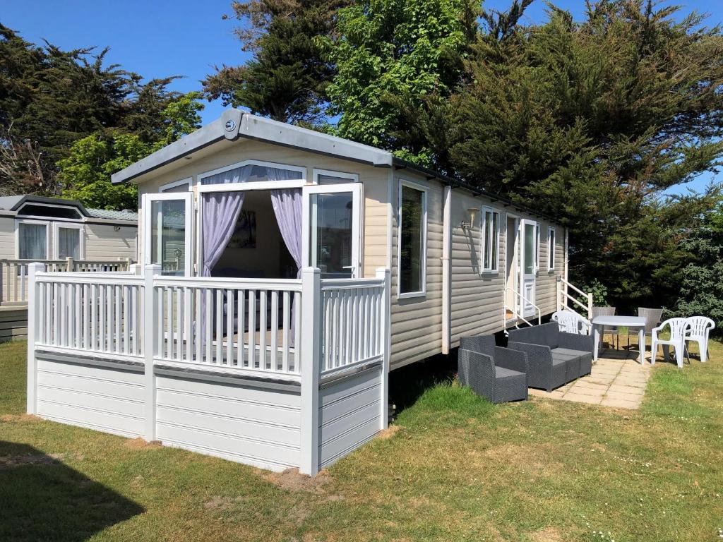 Lovely 6 Berth Caravan With Front Decking At Valley Farm Holiday Park ...