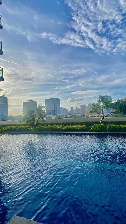 Grand View Tower Queen Bed Modern Condo, Manila (preços atualizados ...