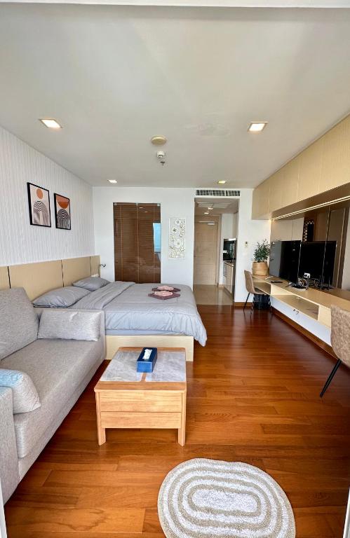 Luxury apartments in the elite condominium The Palm Wongamat Beach - Spacious Studio 1606 ...