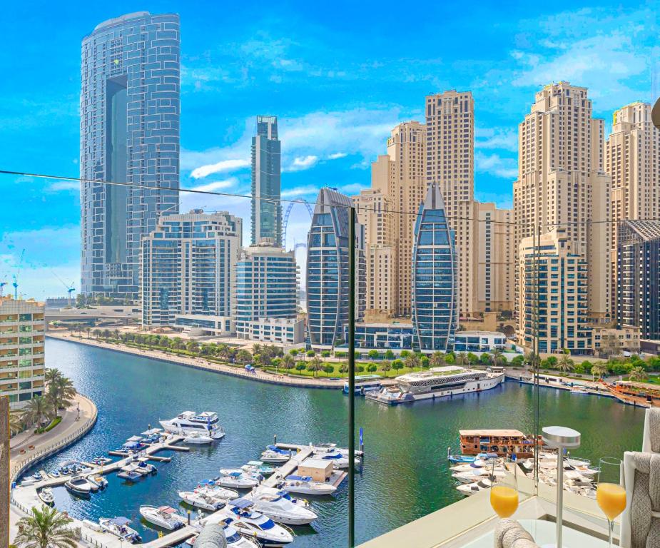 LUXE Rooftop Infinity Pool 5 Mins to JBR Dubai Marina View, Dubai ...