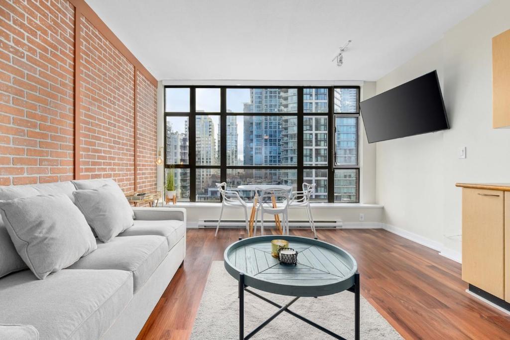 Modern Downtown Condo near Granville Street for 5 Guests（バンクーバー）：（最新料金 ...
