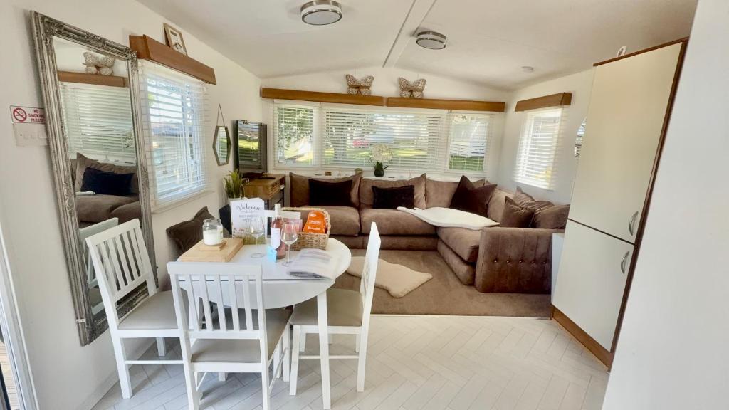 Hoburne Devon Bay Holiday Home Fresh Bright Rental - Home from home ...