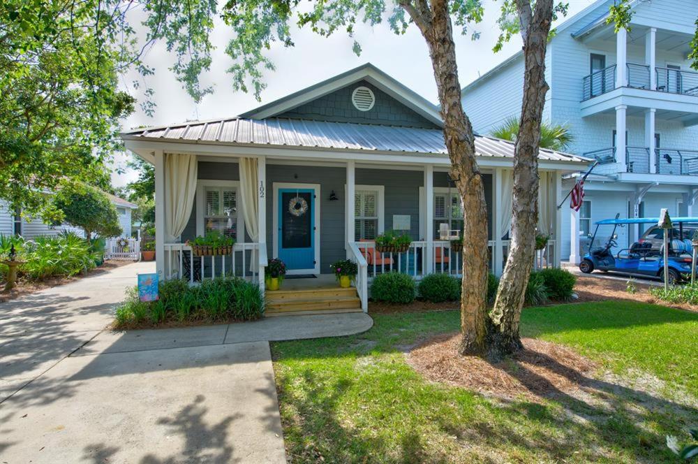 Cutest Cottage in Crystal Beach! Private Pool, Tesla/EV Charger, Close ...