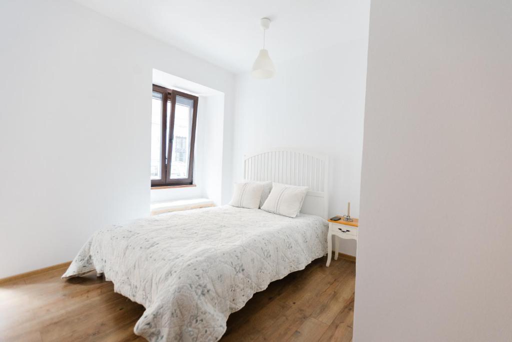 Locart -Cozy Downtown Apartment, near Black Church with Free Wi-fi ...