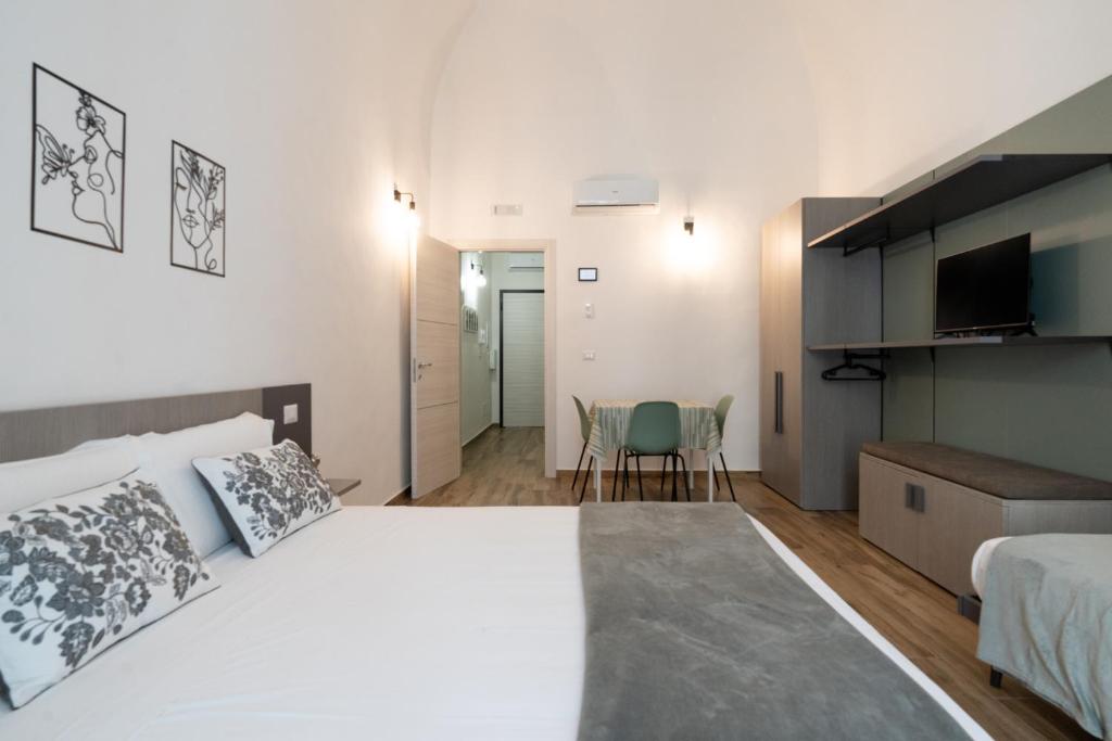 Nicolaus 204 - Brown & Grey Rooms by Wonderful Italy, Bari (preços ...