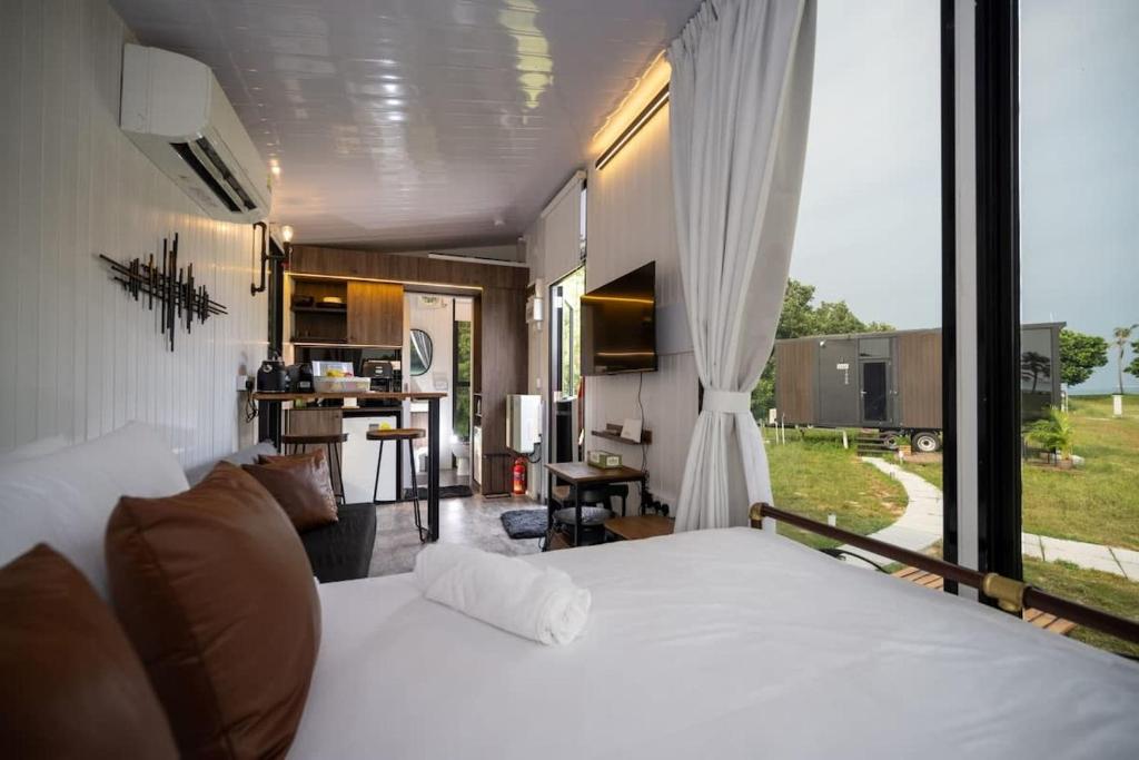 Tiny Away Escape at Lazarus - 1960, Singapore (updated prices 2026)