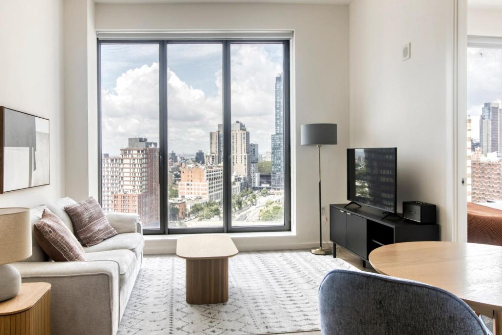 Blueground Clinton Hill pool nr Fort Greene Park NYC-1914, Brooklyn ...