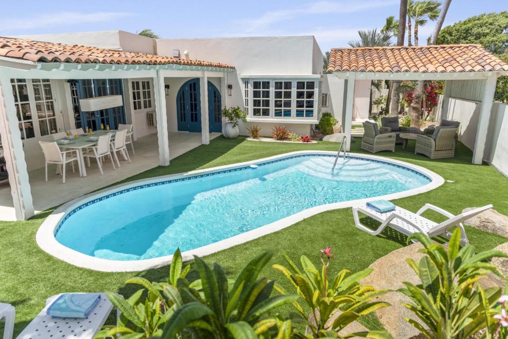 NEW 5BR Private Family Villa w Pool, Game Area, Noord (updated prices 2026)