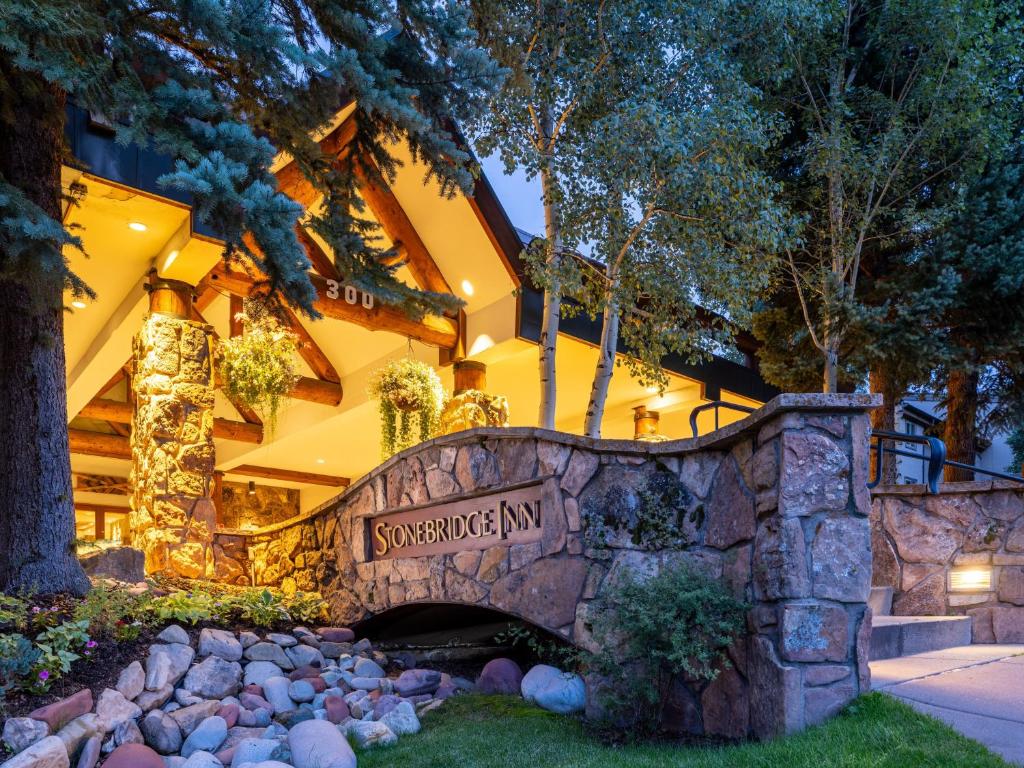 Stonebridge Inn, Snowmass Village (updated prices 2025)