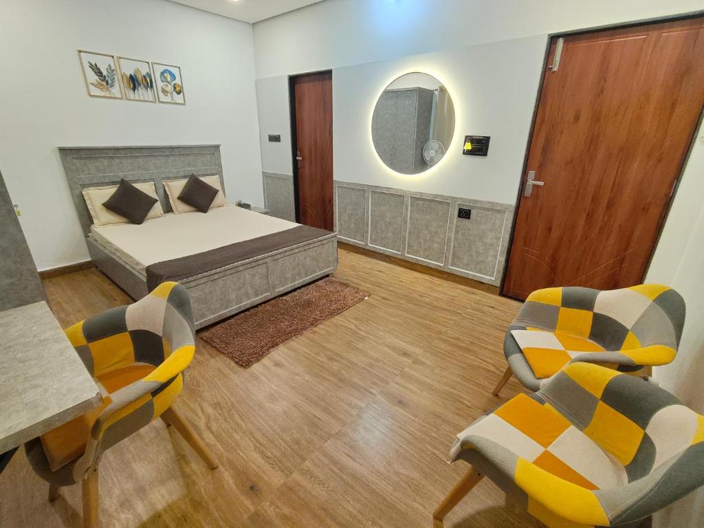 Radha Madhavam Hotel Vrindavan near Iskcon temple & Prem mandir ...