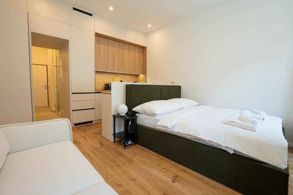 Elegant studio with king-size bed Self check-in, Vienna (updated prices ...