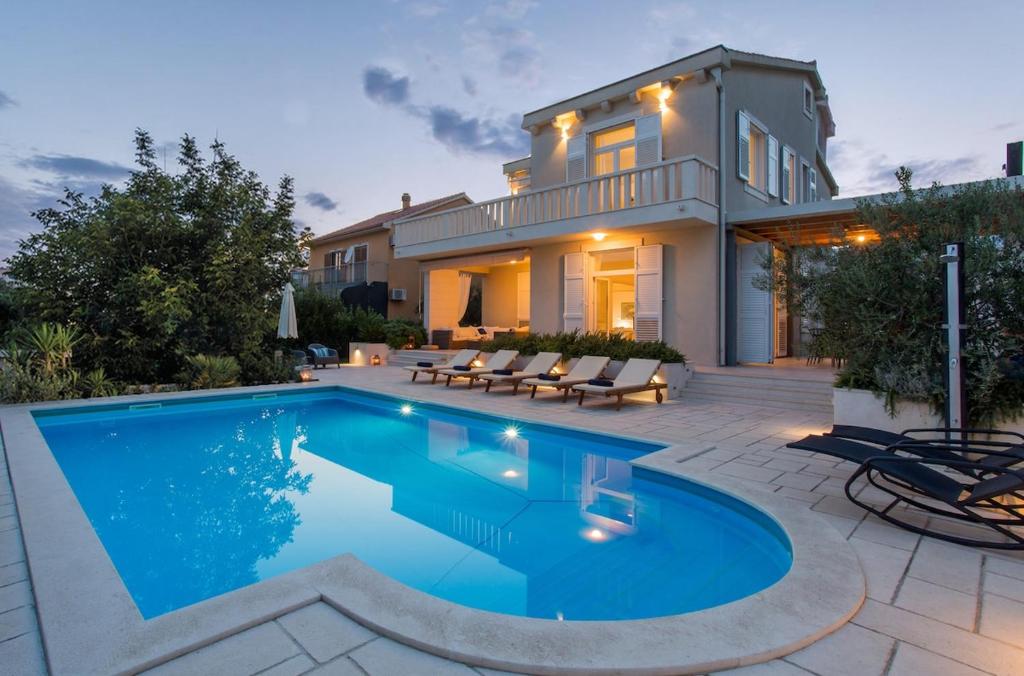 Villa Rotondo-charming villa few steps from beach, Kaštela (updated ...