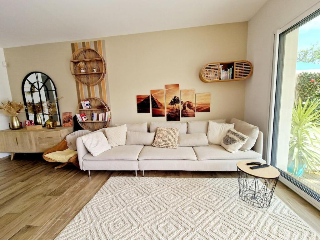 House with pool in Cap D'Agde 400m beach - Villa avec piscine 400m ...