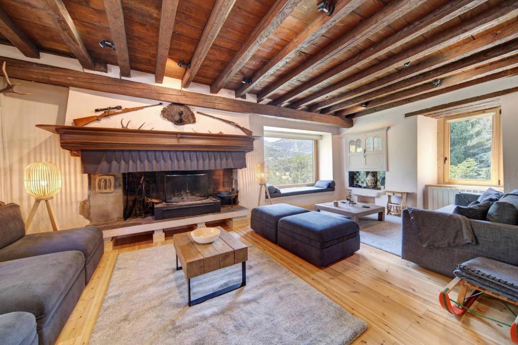 Casa Montlude - Elegancia rústica y confort moderno en el corazón del ...