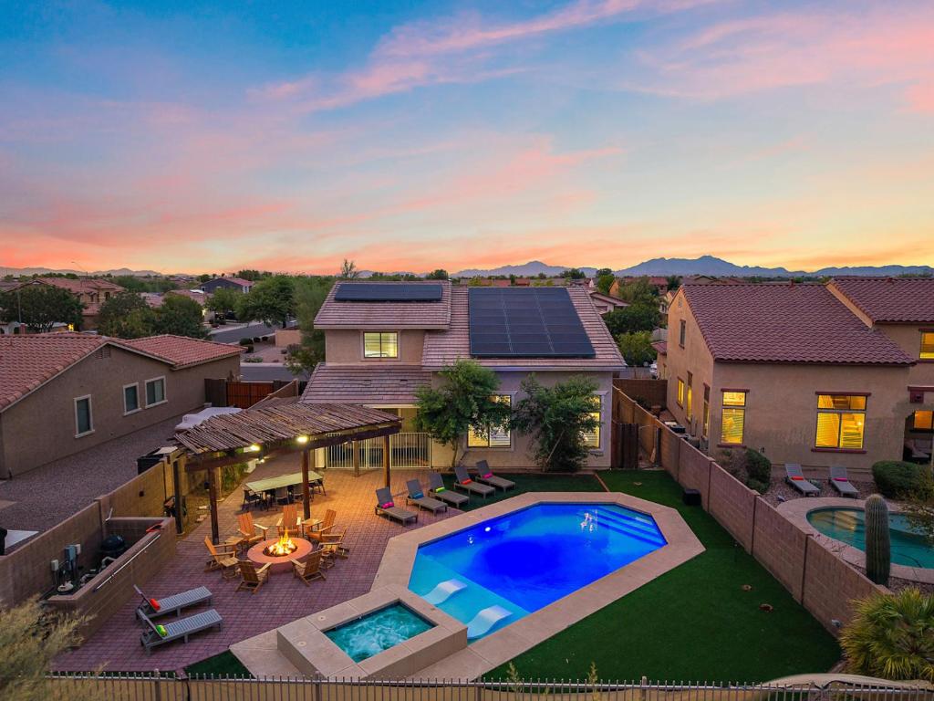 Dream And Drift Luxe Pool Spa Pool Table Firepit Paradise, Casa Grande ...