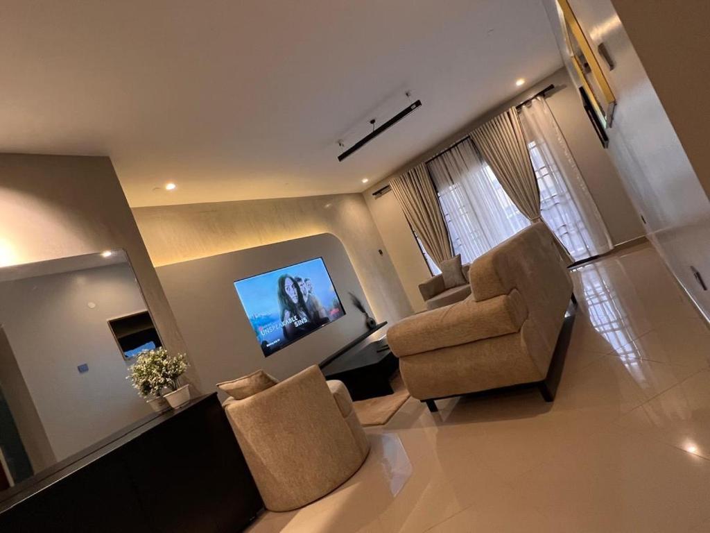 Home2Suite by Veronica Bunga-Buziga-Munyonyo- Luxury with Netflix, DStv ...