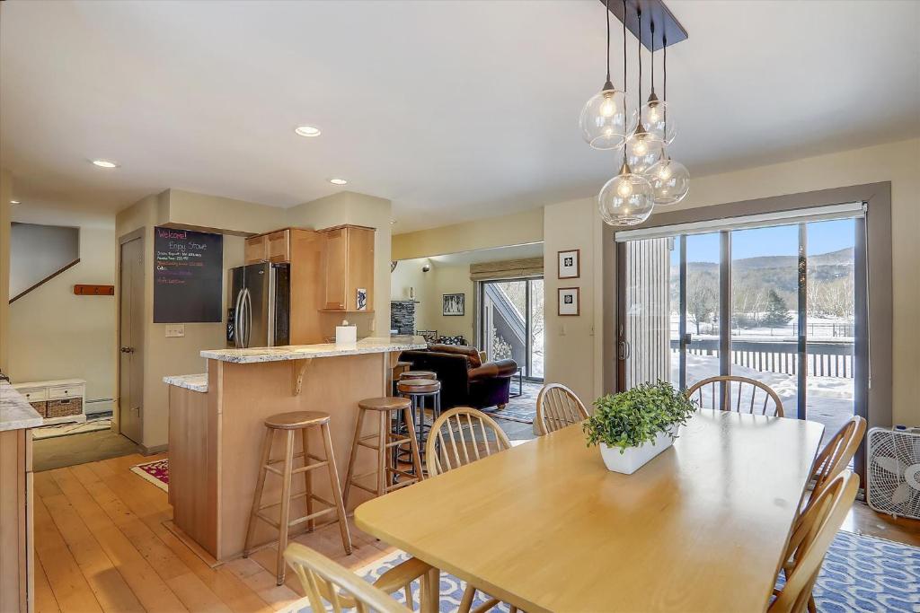 Stowe Base Camp 21 at Stonybrook, Stowe (updated prices 2026)