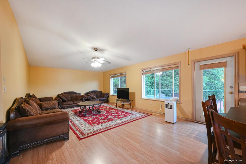 Fort Wine Burrow, Entire Private Estate Home, Maple Ridge District ...