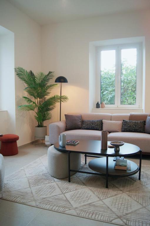 Designer Seafront Stay - 2 Bed, Baošići (precios actualizados 2025)