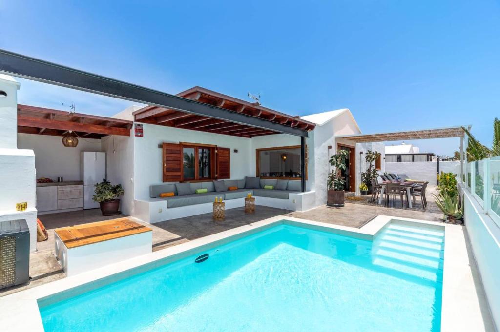 Villa Tina, Puerto del Carmen (updated prices 2025)