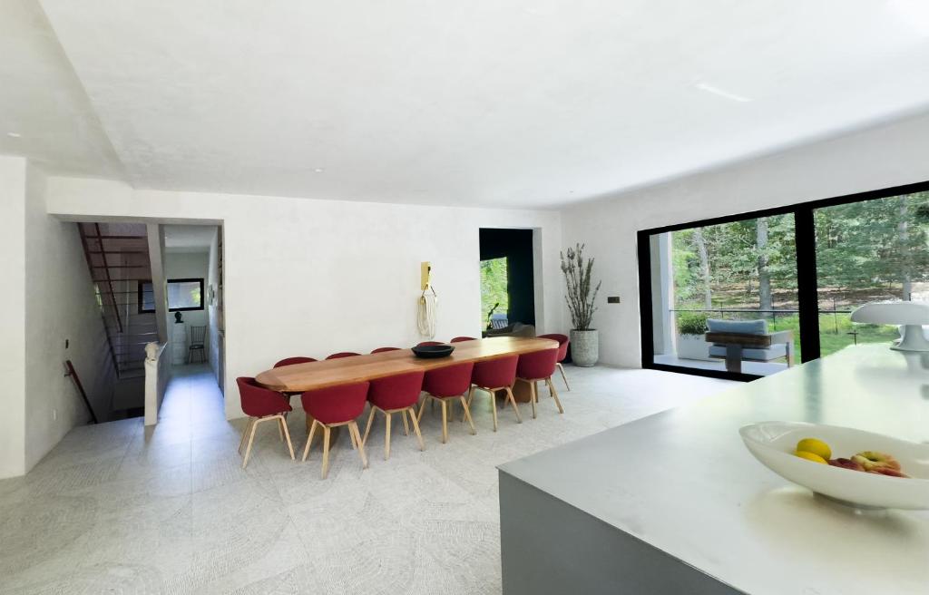 New Hamptons Retreat, Walk to Beach, Private Sag Harbor Access ...