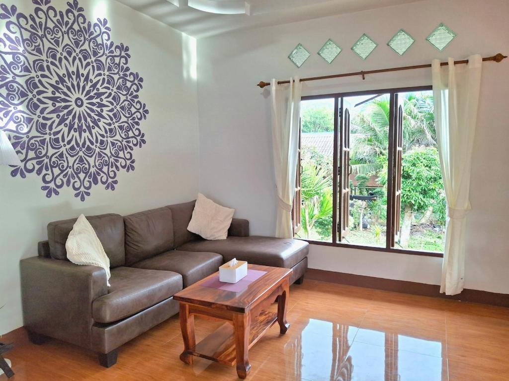 The Purple Palace with Swimming pool & gym access- Koh Yao Noi, Ban Laem Sai (updated na presyo ...
