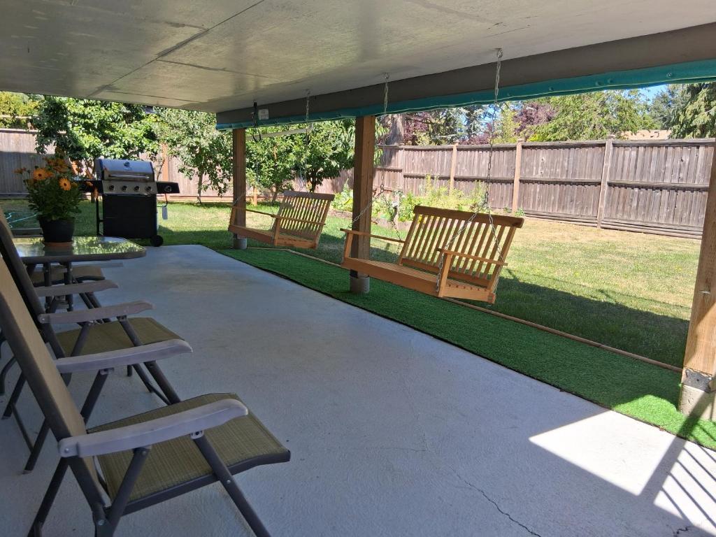 Gordon Head Bed & Breakfast 2 Bathroom 4TV 5 Beds, Private Yard, Kids ...