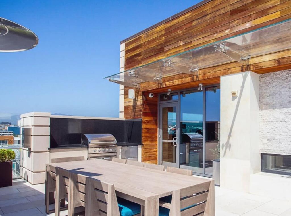 Modern 2-Bedroom Condo with Luxury Amenities, Los Angeles (updated ...