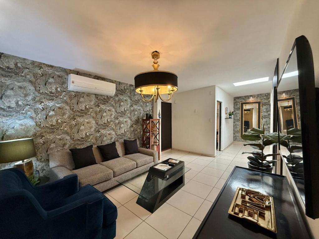 Escala HMO a700 mts del Consulado americano, Hermosillo (precios ...