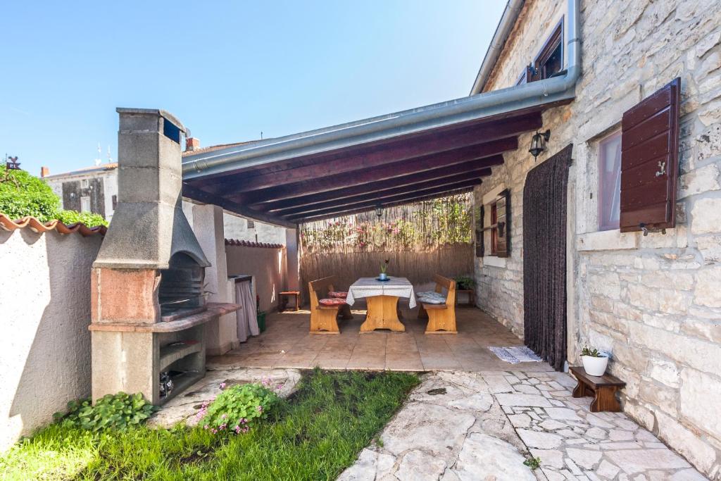 House Nicol - Authentic Istrian holiday home with terrace and garden ...