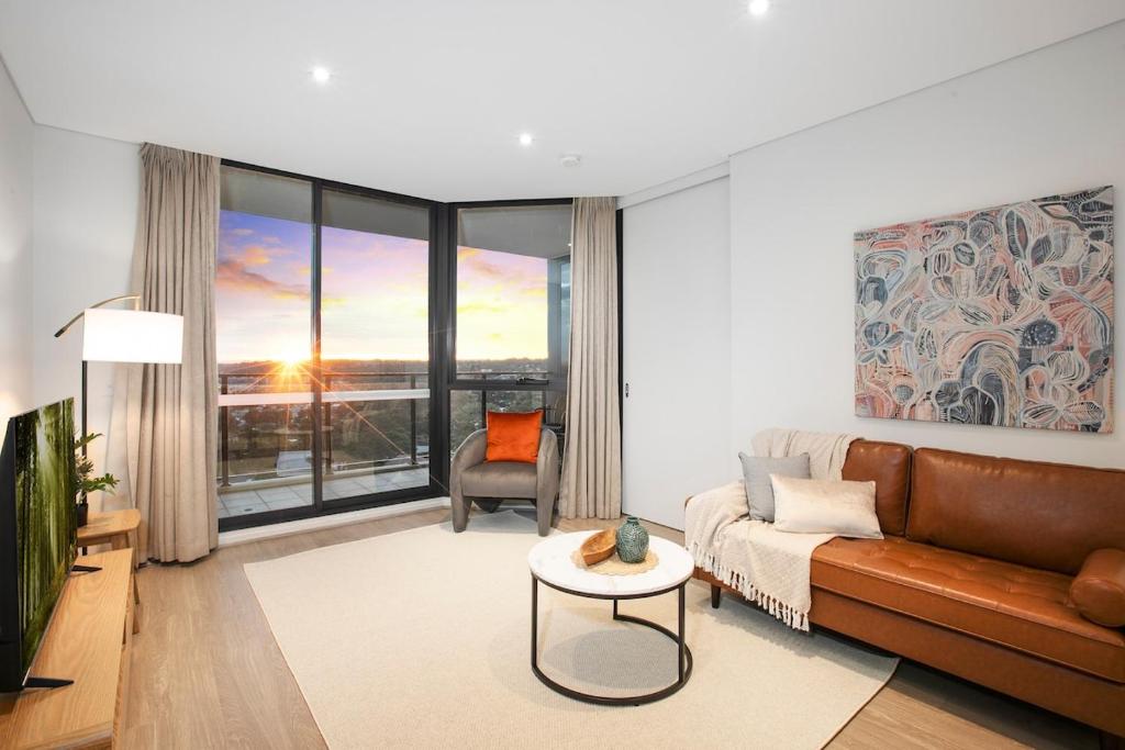 Top Ryde Resort Style Living - Heated Pool - King Bed - Walk To the ...