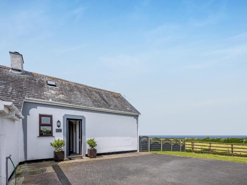 Bay View Cottage, Llanon (updated prices 2026)