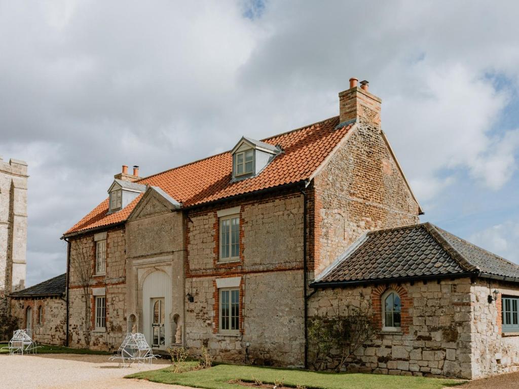 Farmhouse - Ukc6630, Pentney (updated prices 2025)