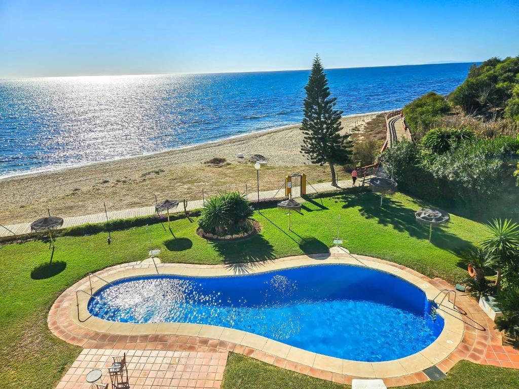 Sea view beachfront penthouse with BBQ, Sitio de Calahonda (precios ...