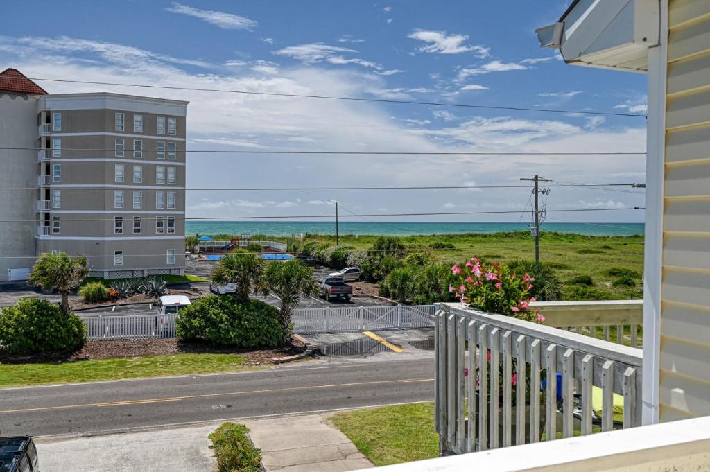 Ocean View - Dogs Allowed - Second Row North Topsail Beach, North ...
