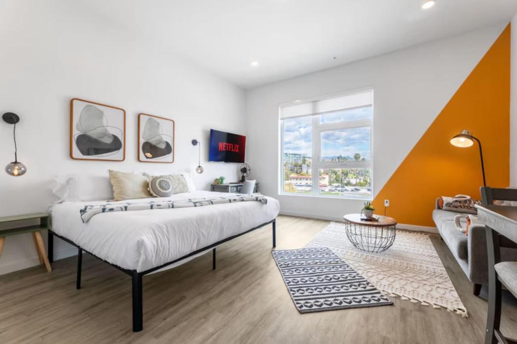Chic Studio, Walk to Downtown With Skyline Views, Los Angeles (updated ...