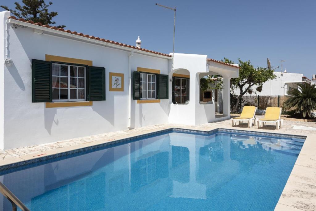 Vila Coelho - City center with pool by HD, Vale de Pedras (opdaterede ...