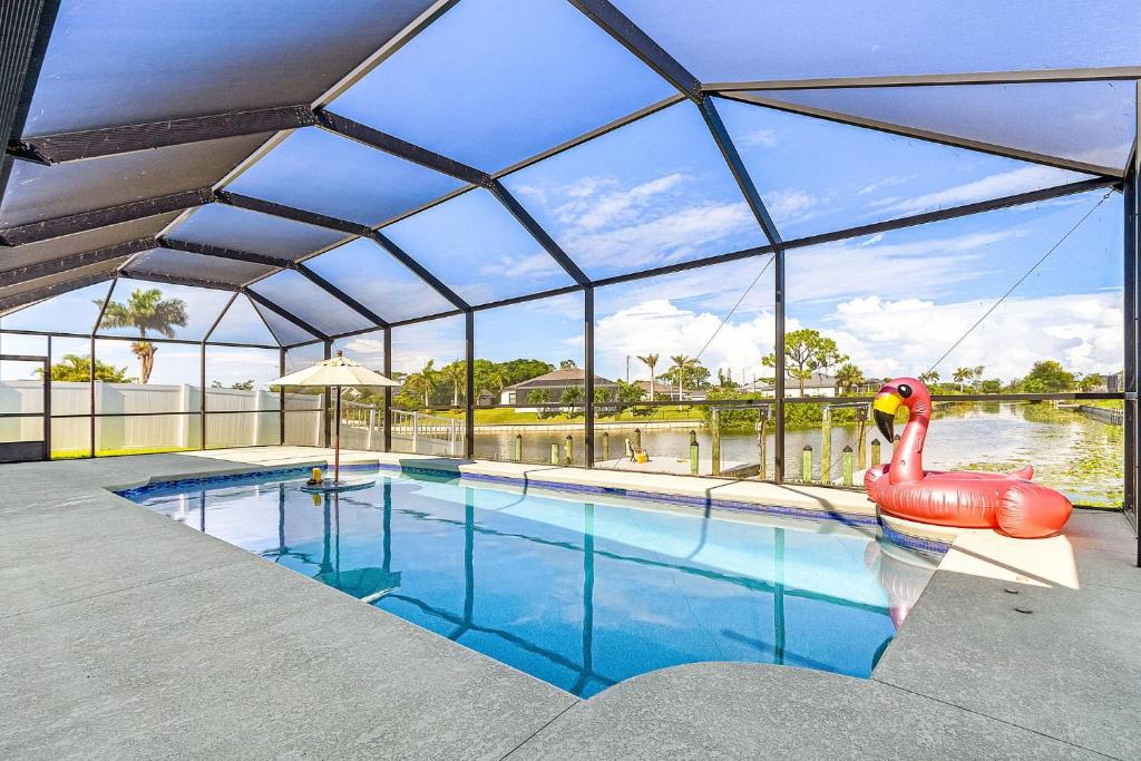 Charming Freshwater View - Fish and Frolic Retreat - Roelens, Cape ...