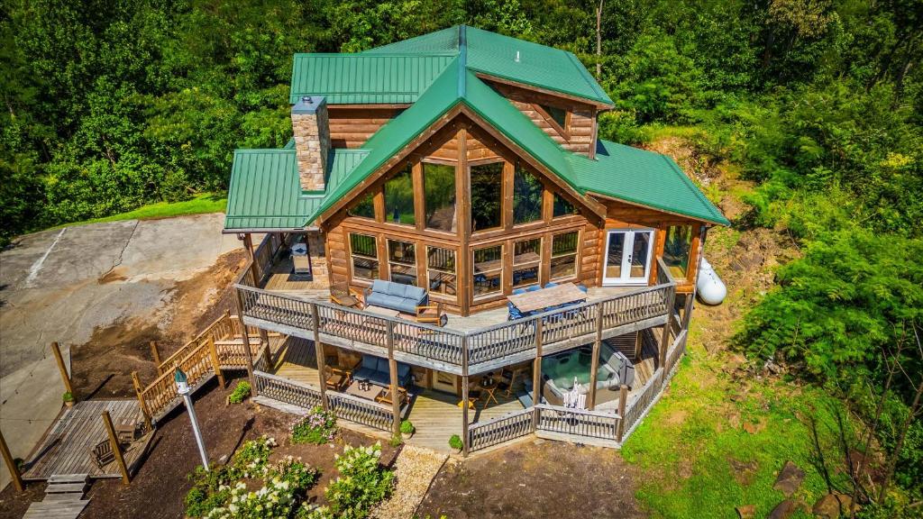 4 Br Smoky Mtn Retreat-Game Room-Fire Pit-Hot Tub, Sevierville (updated ...
